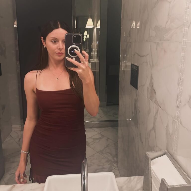 Nadia Foxx Bio, Age, Career, Net Worth, Height, Education,